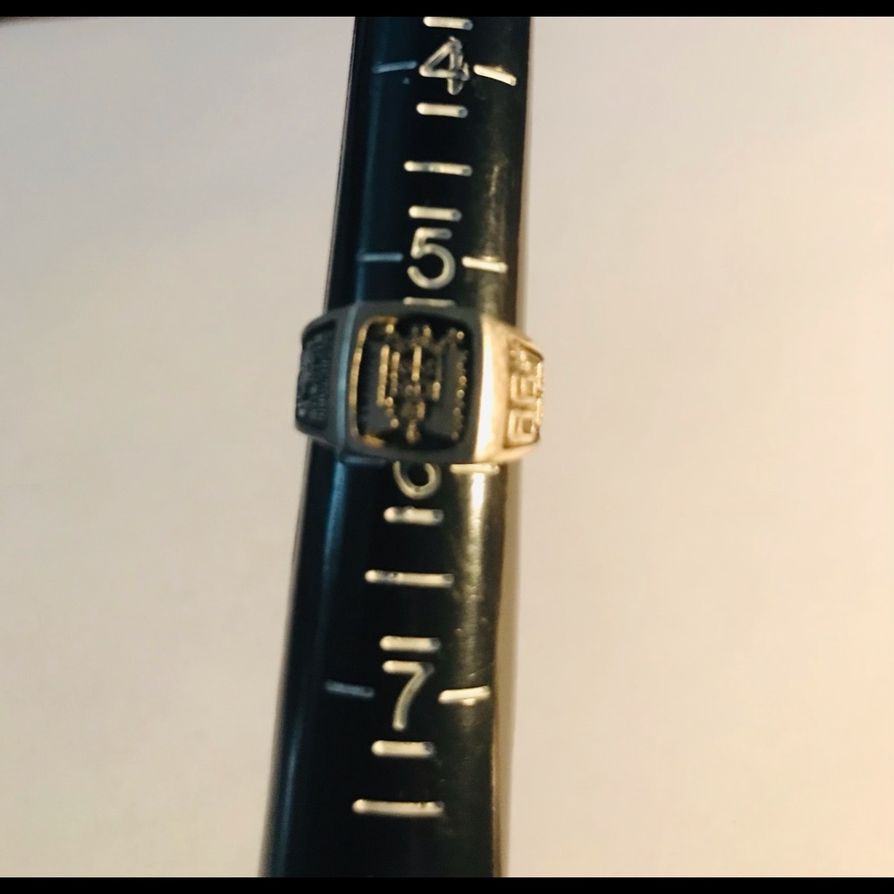 Class Ring Size 6 - Gem
